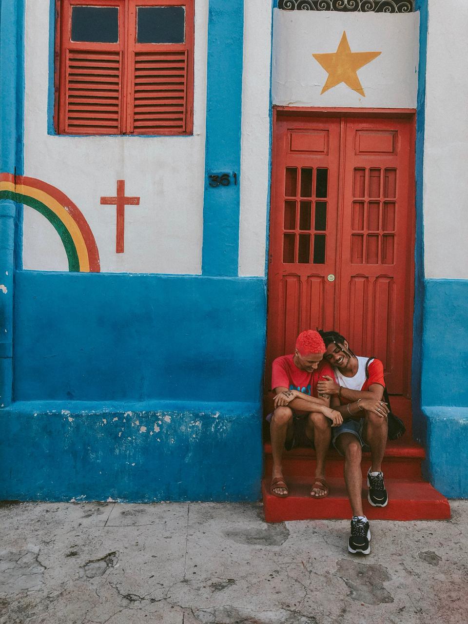 Los mejores lugares para visitar en Brasil, dos personas sentadas en un ... Los mejores lugares para visitar en Brasil, dos personas sentadas en un ...